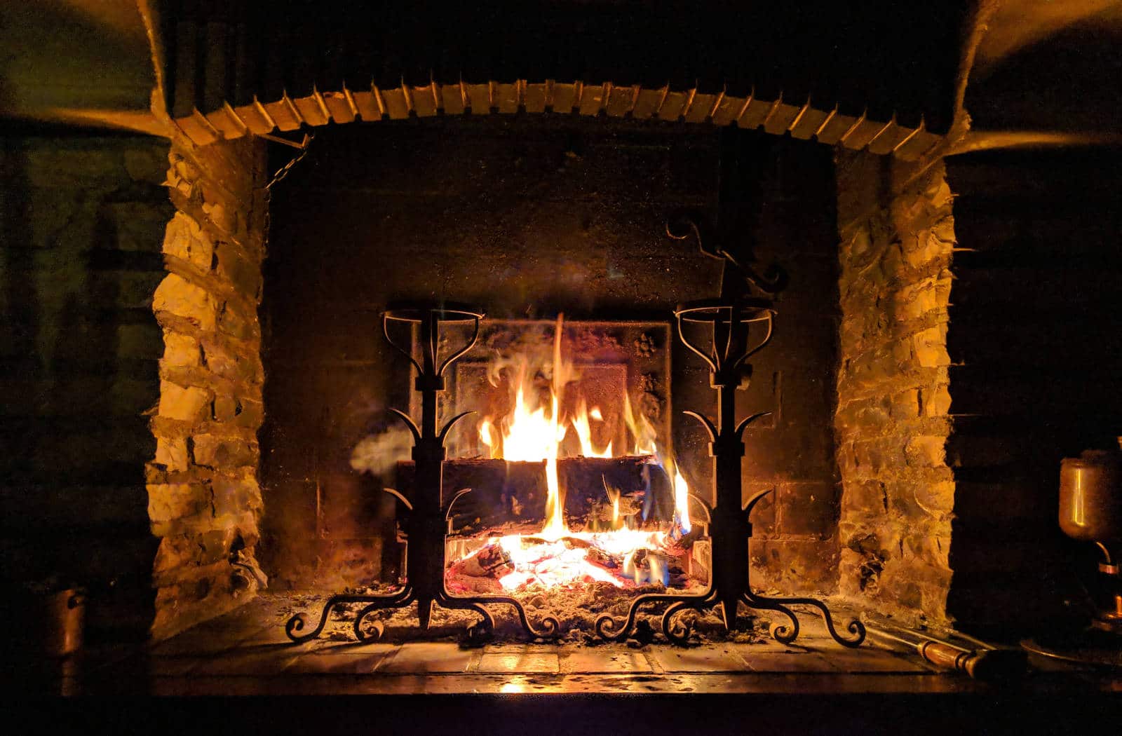 What Is A Fireplace? (Types Of Fireplaces)